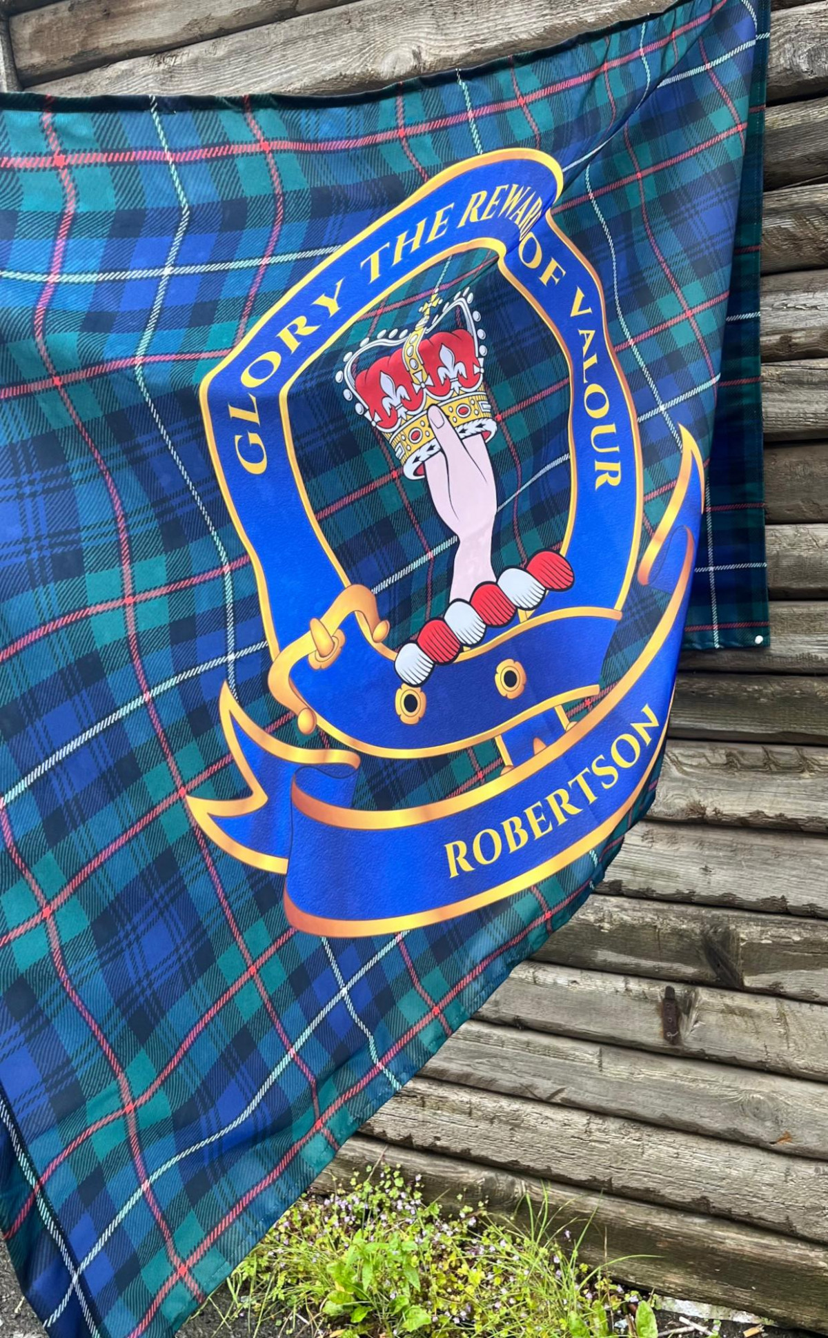 Clan Crest Flag - Homeware - Products | CLAN